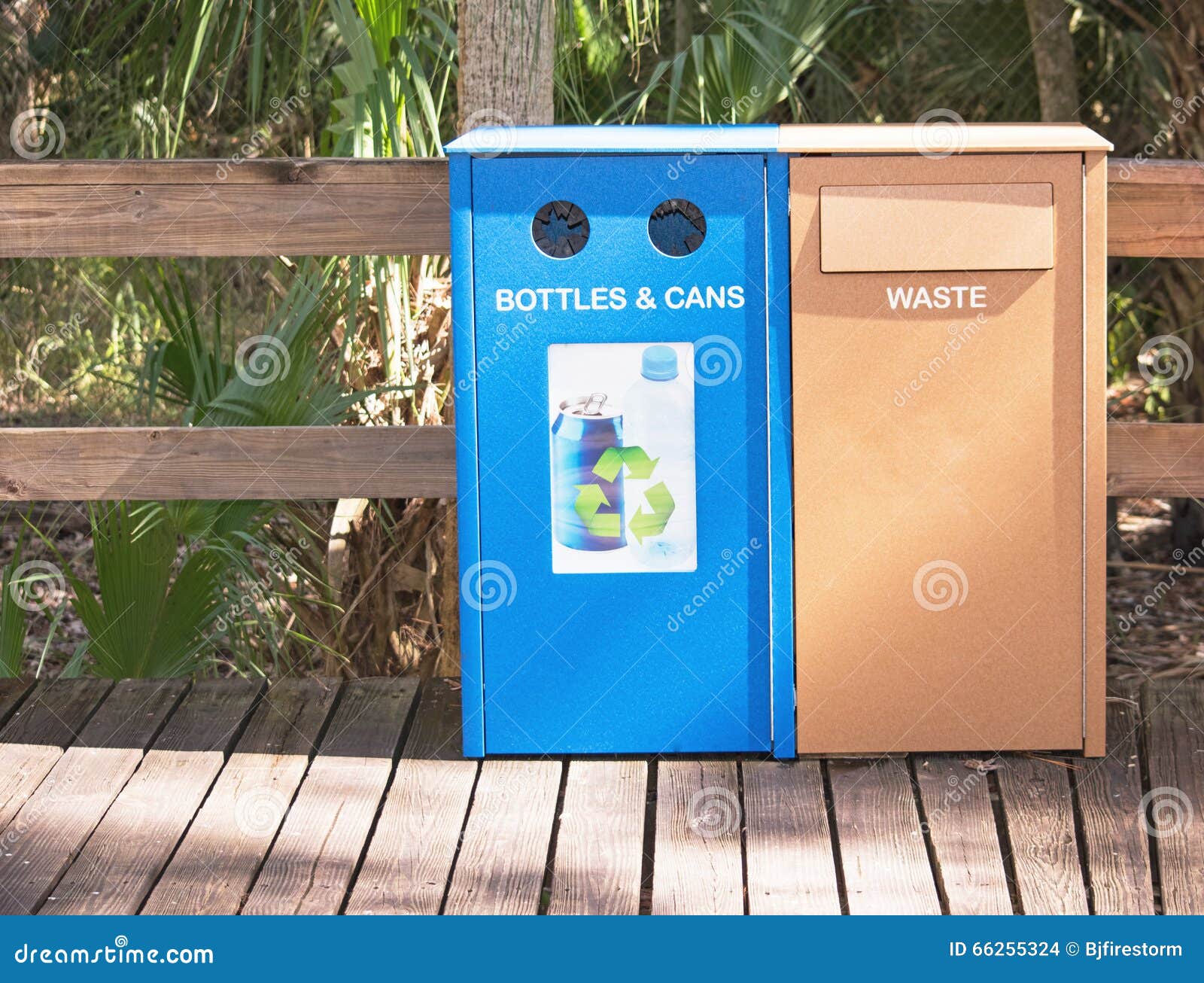 La Basura Y Recicla Las Latas Foto de archivo - Imagen de descarte ...