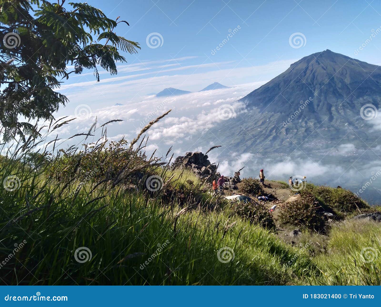 La Belleza De La Montaña En Java Foto de archivo - Imagen de exterior ...