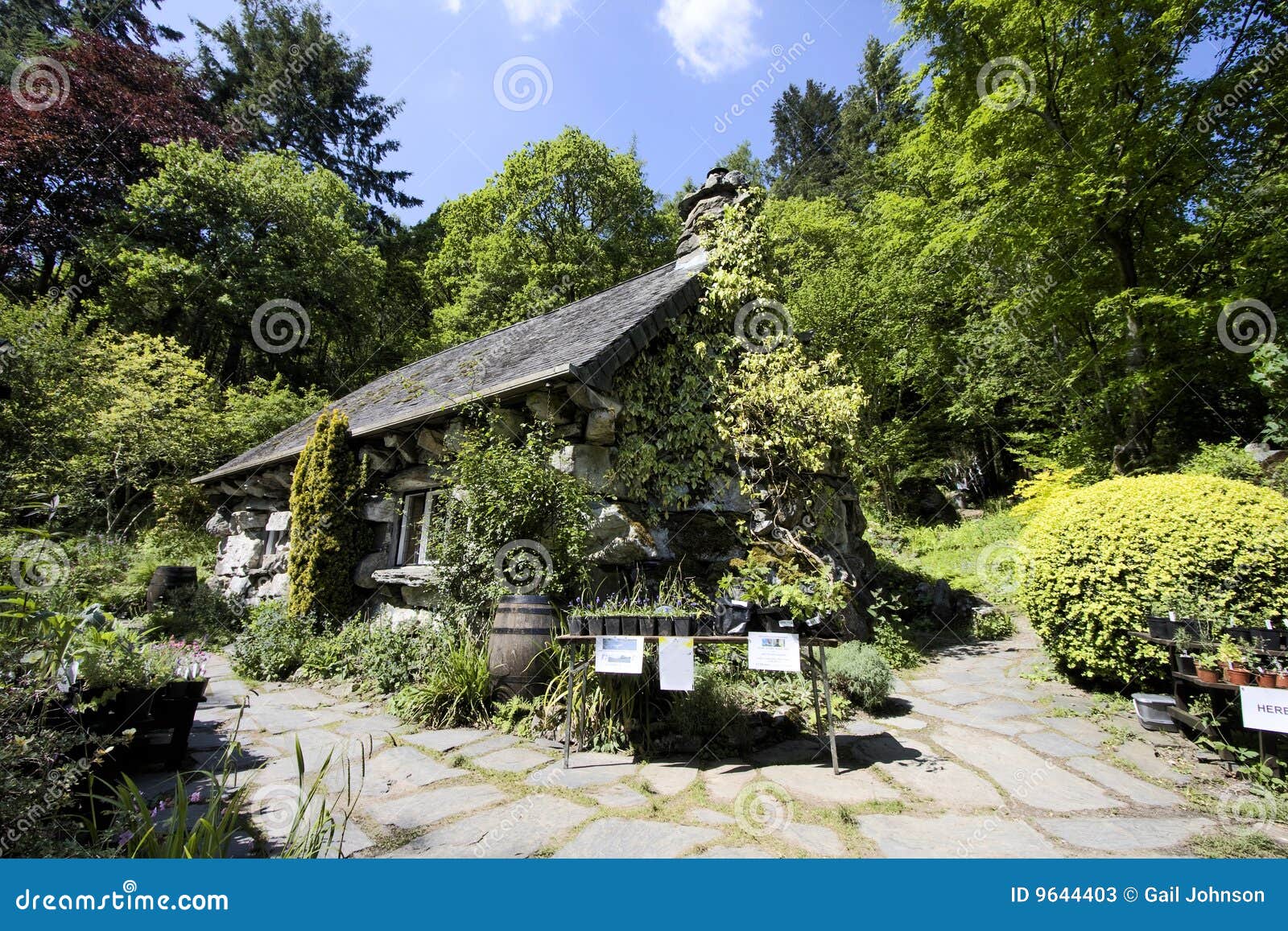 La casa fea imagen de archivo. Imagen de valle, ciudad - 9644403