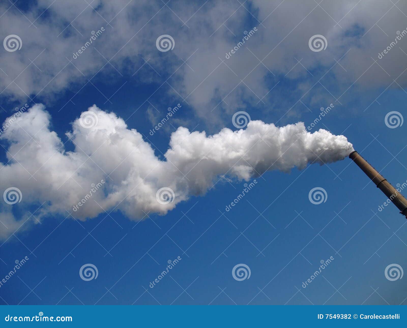 La cheminée fume photo stock. Image du industriel, bleu - 7549382