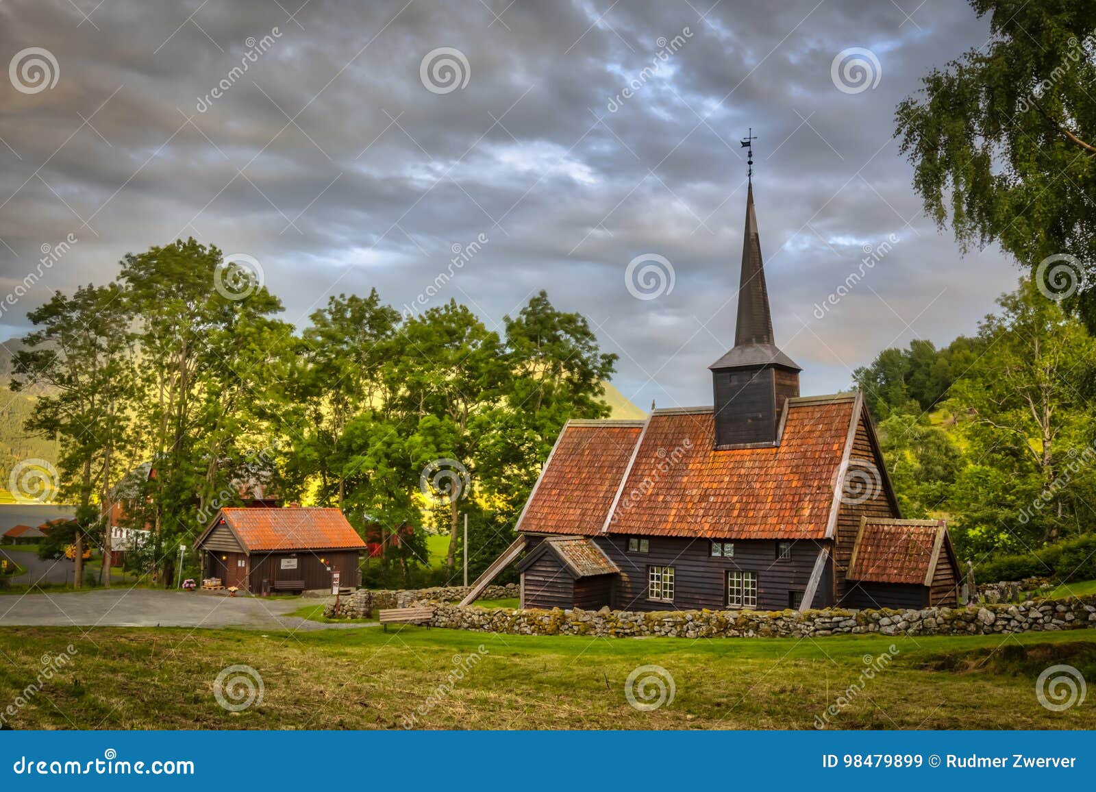 La Chiesa Della Doga Di Rodven Immagine Stock - Immagine di storico ...