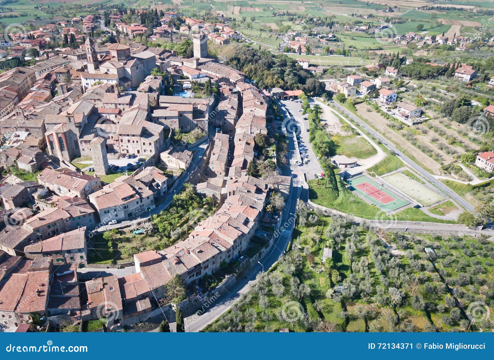 La Ciudad Medieval De Lucignano Imagen de archivo - Imagen de toscana ...