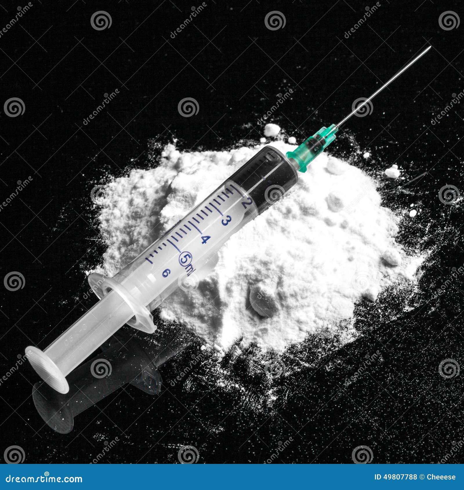 La Cocaina Droga Il Mucchio Con La Siringa Fotografia Stock - Immagine ...