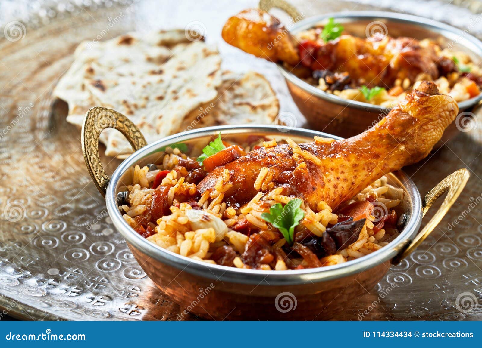 La Comida árabe Tradicional Rueda Kabsa Foto de archivo - Imagen de ...