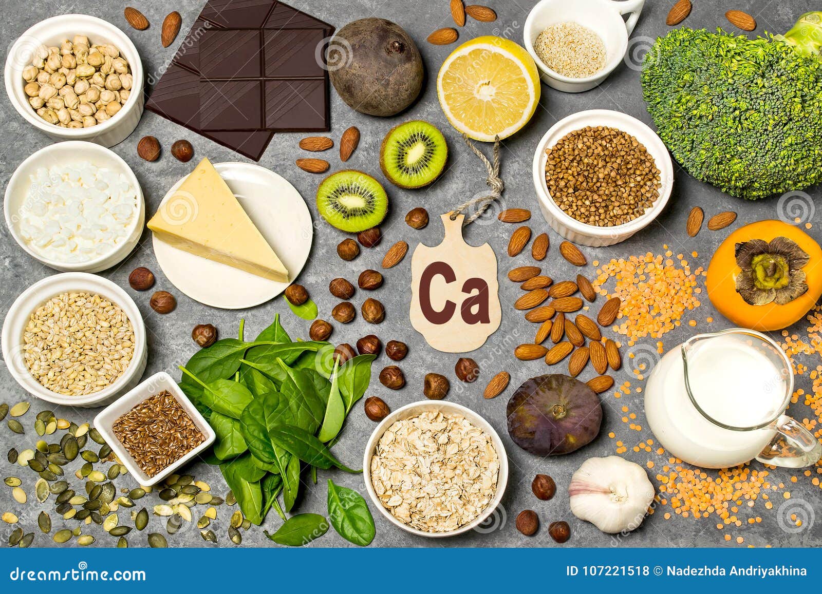 La Comida Es Fuente De Calcio Foto de archivo - Imagen de lenteja ...