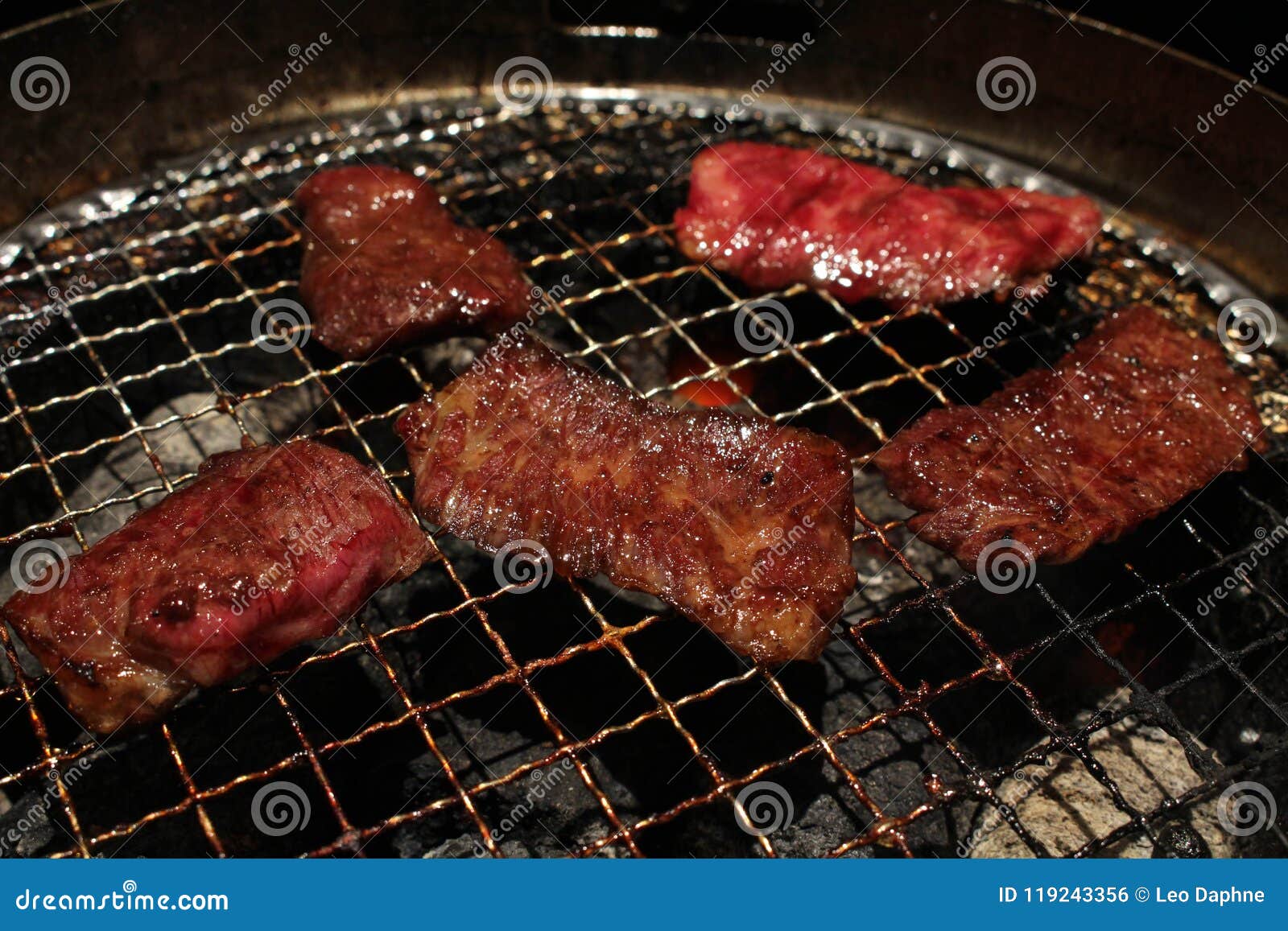 La Comida Servida En El Yakiniku Foto de archivo - Imagen de ...
