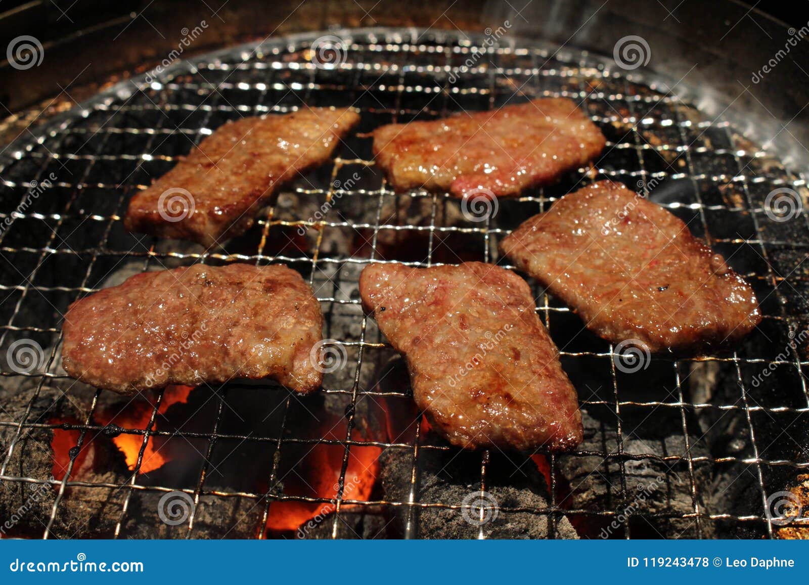 La Comida Servida En El Yakiniku Foto de archivo - Imagen de salsa ...