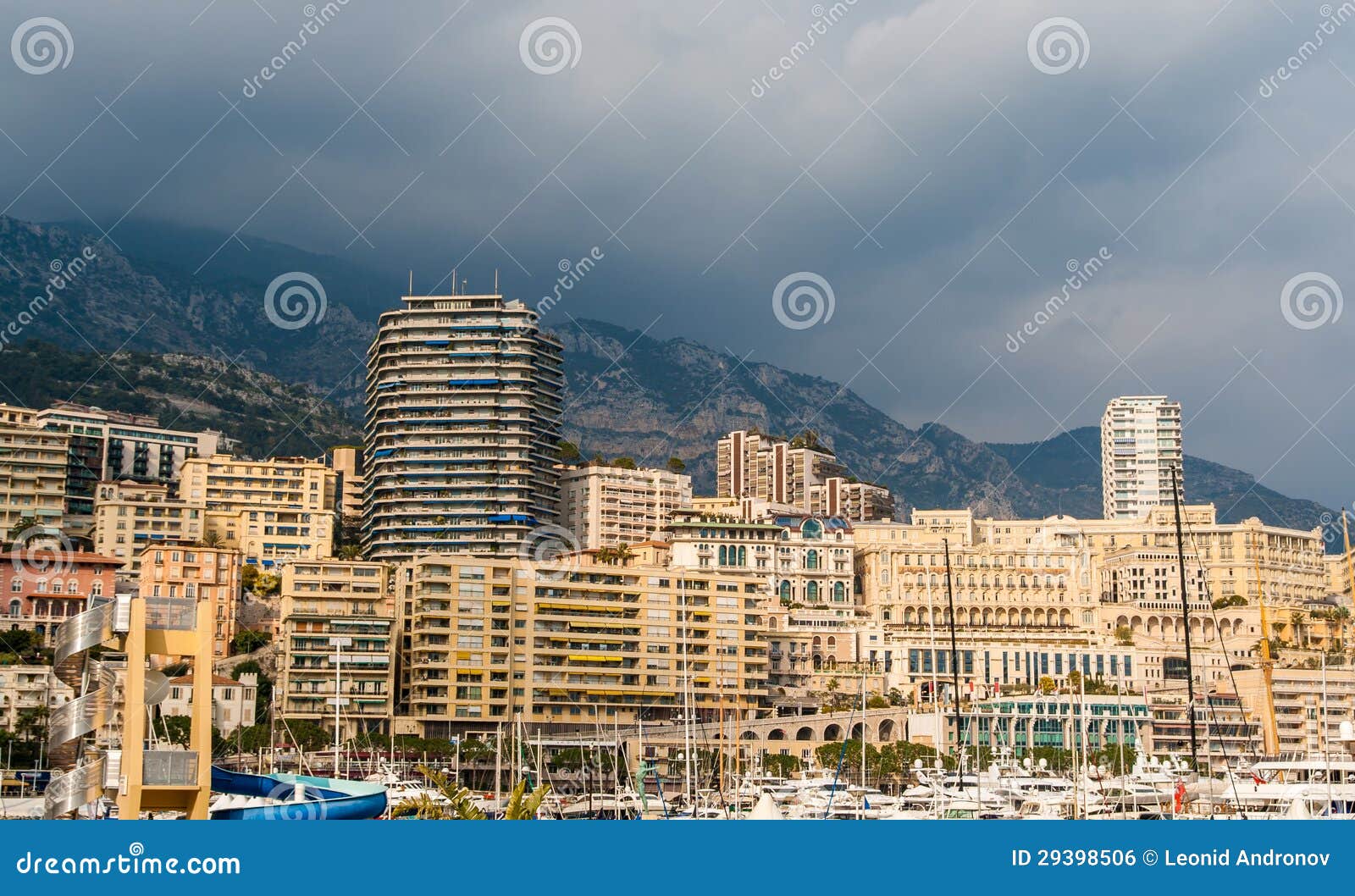 La Condamine, Monte Carlo Au Monaco Photo stock - Image du panorama ...