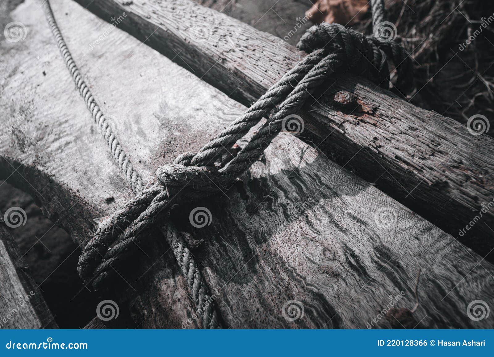 La Corde Qui Relie Les Planches De Bois Photo stock - Image du saleté ...