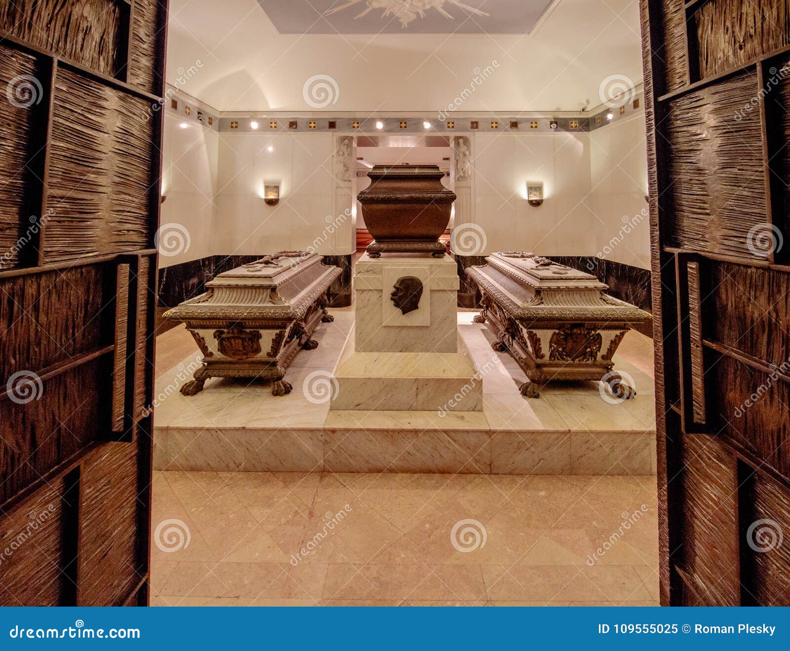 La Cripta Imperial En El Nuevo Mercado En Viena Austria Imagen ...