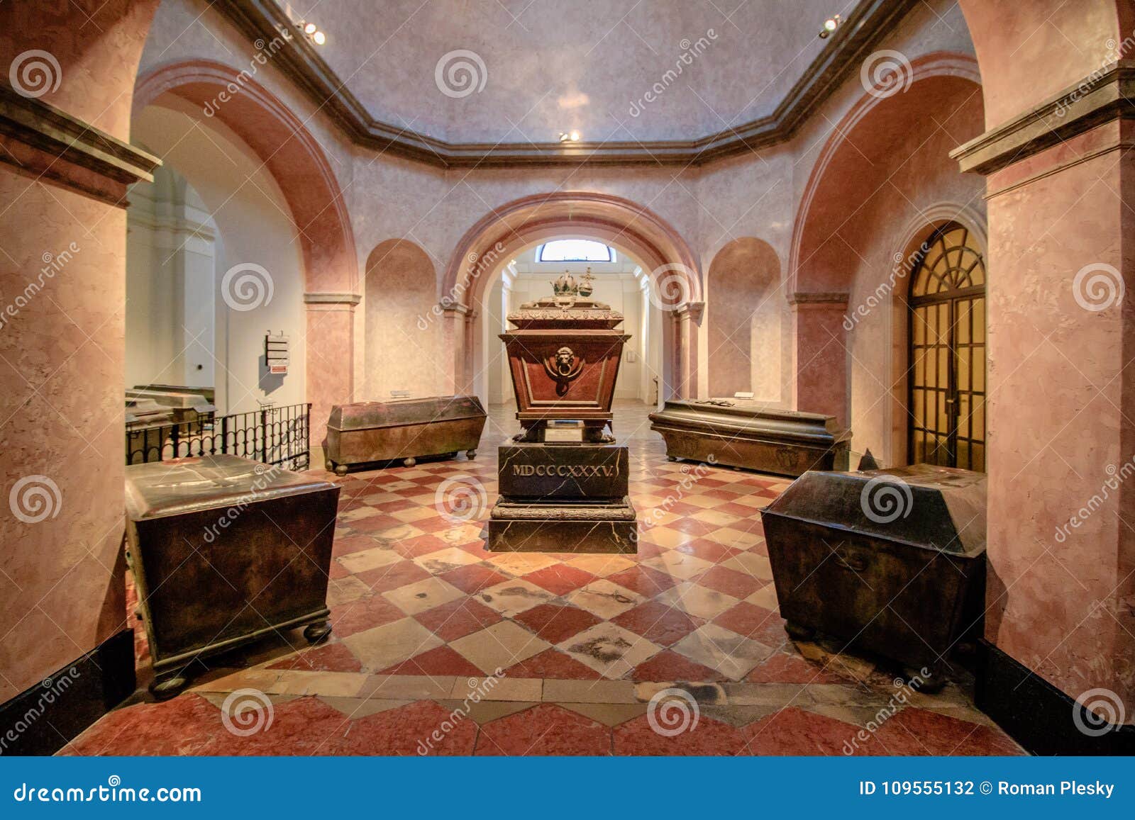 La Cripta Imperial En El Nuevo Mercado En Viena Austria Fotografía ...