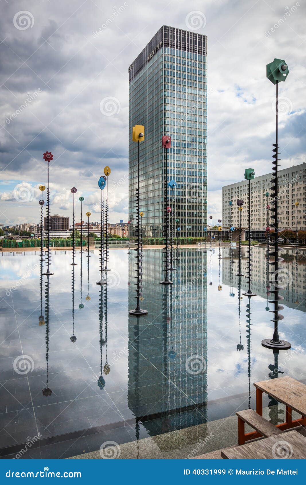 La Defense and Tour Initiale Stock Image - Image of pedestrians ...