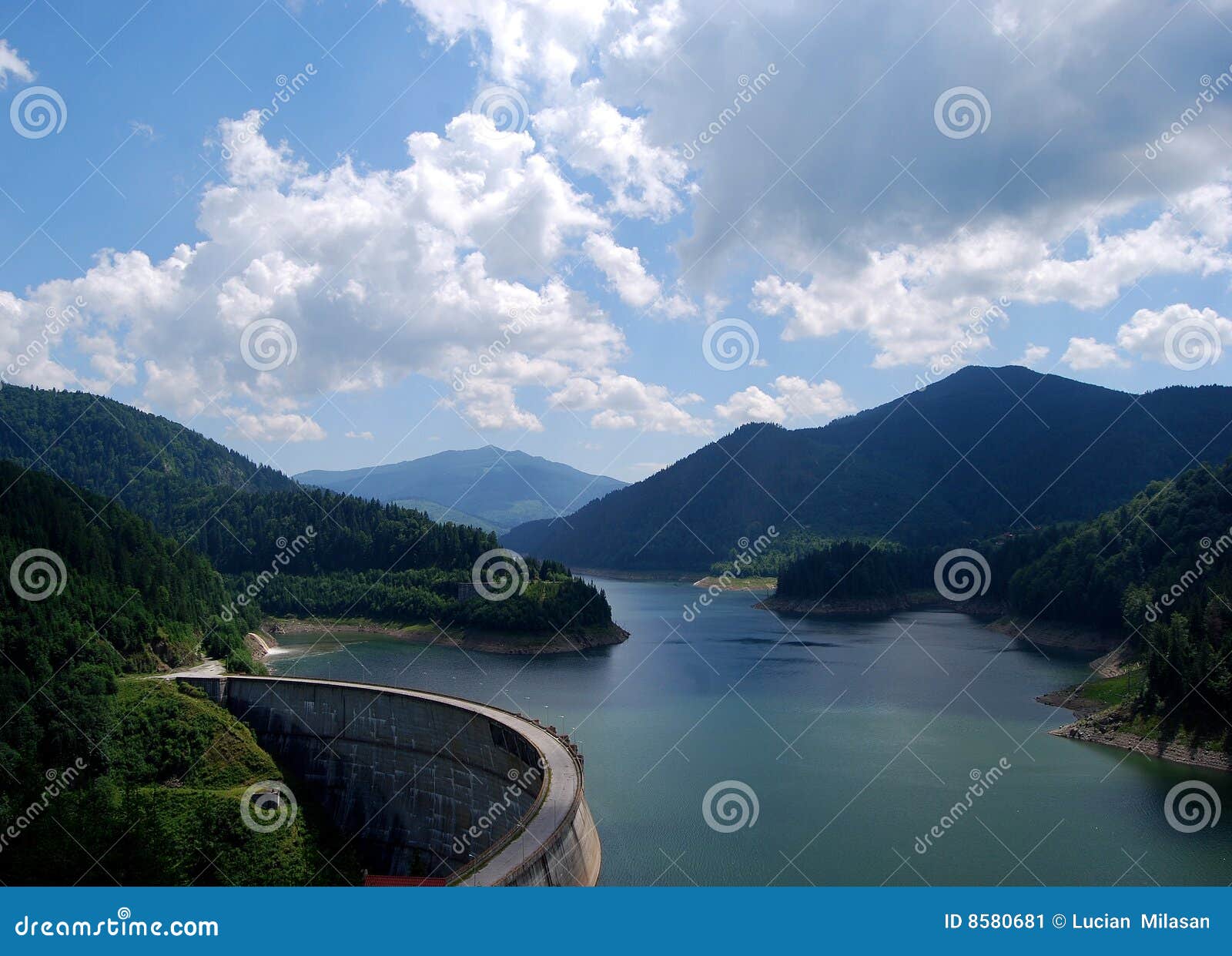 La diga immagine stock. Immagine di diga, paesaggio, galleggianti - 8580681