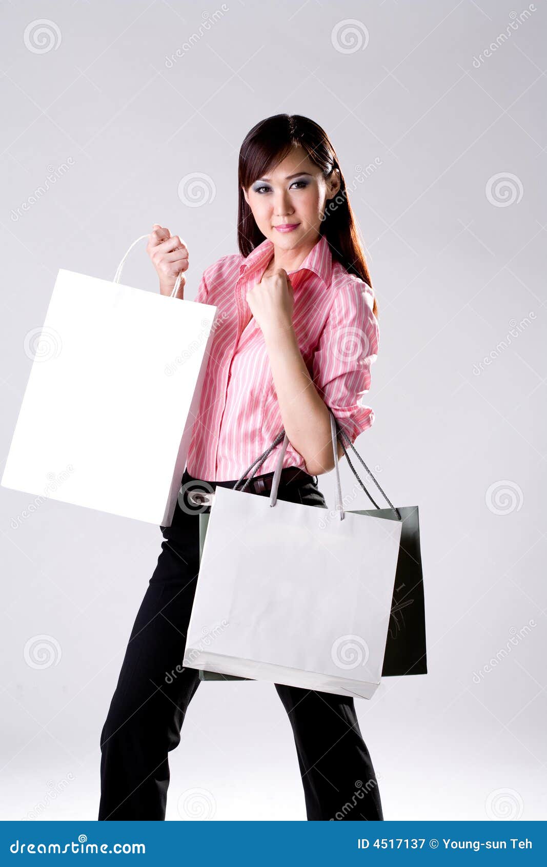 La Donna Va A Fare Spese Immagine. Immagine: 4517137