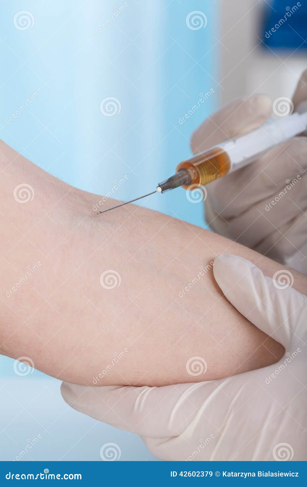 La Droga Inyectada Doctor Al Paciente Imagen de archivo - Imagen de ...