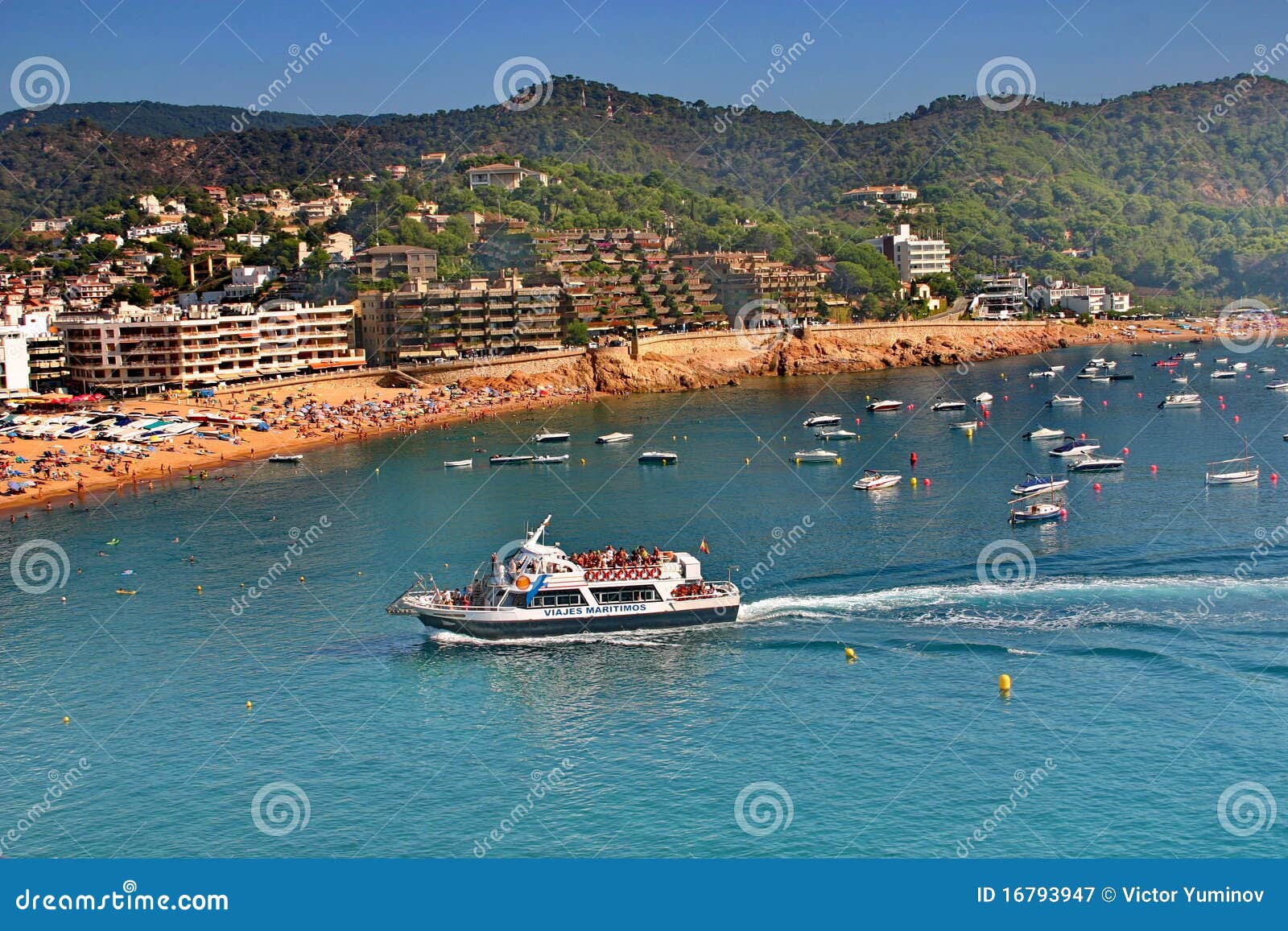 La ensenada y la ciudad imagen de archivo. Imagen de turismo - 16793947