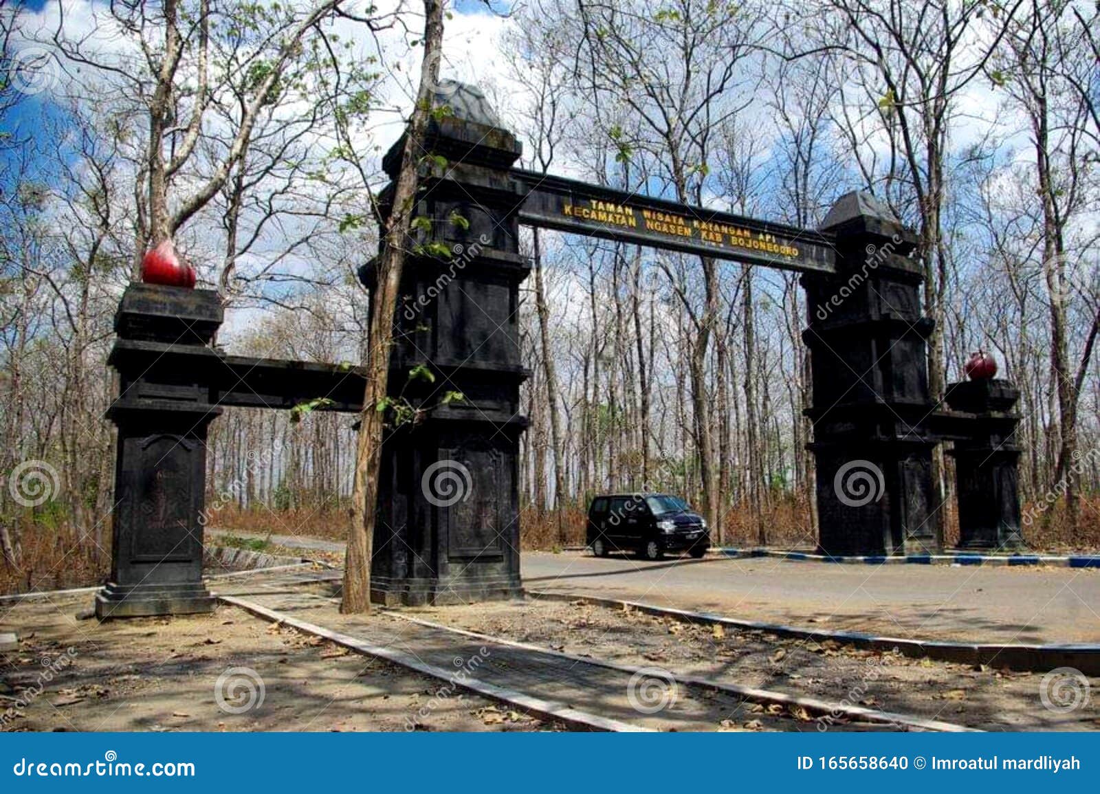 La Entrada De Kayangan Api En Bojonegoro Foto de archivo - Imagen de ...