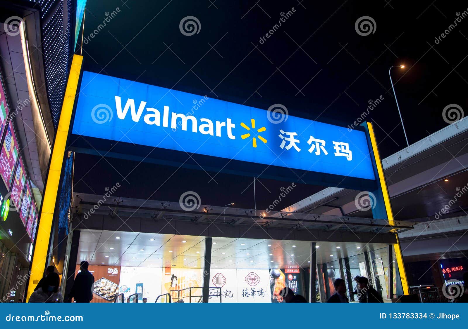 La entrada de walmart imagen de archivo editorial. Imagen de urbano ...
