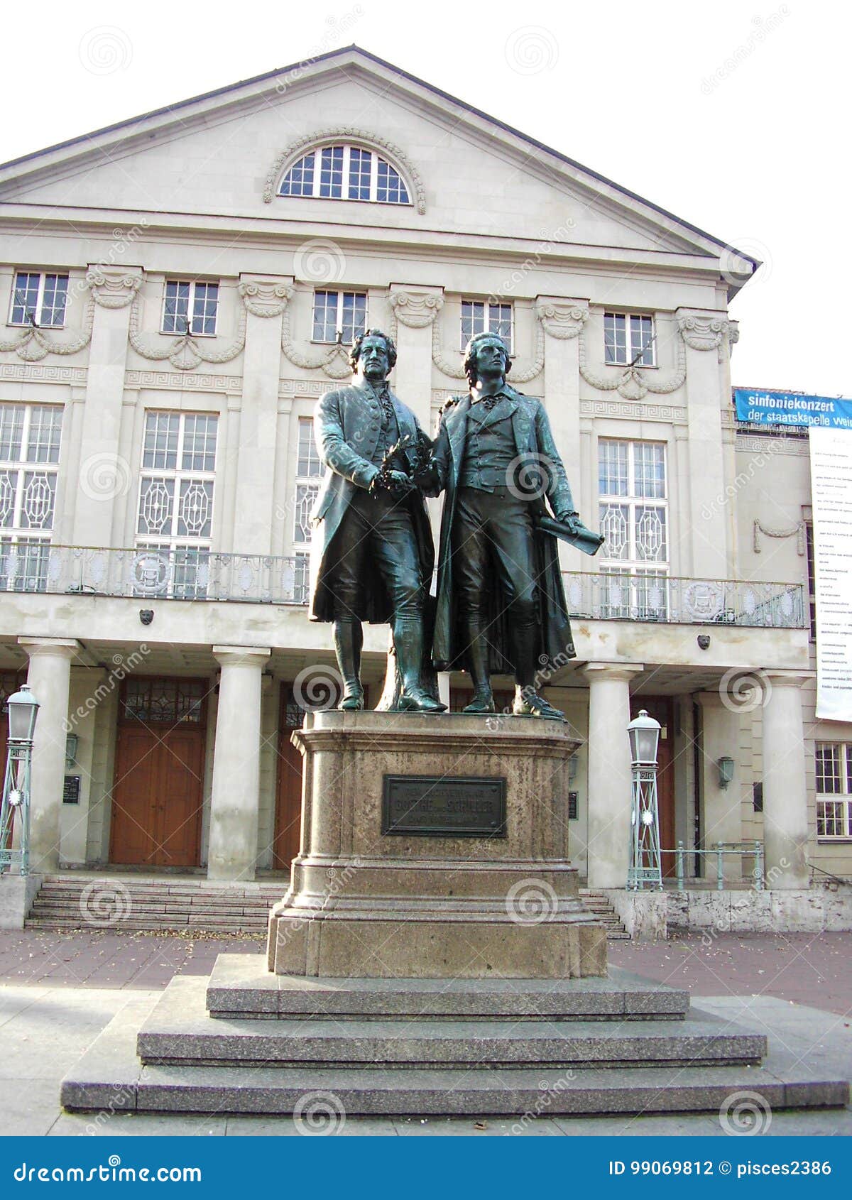 La Estatua De Goethe Y De Schiller Foto de archivo - Imagen de teatro ...