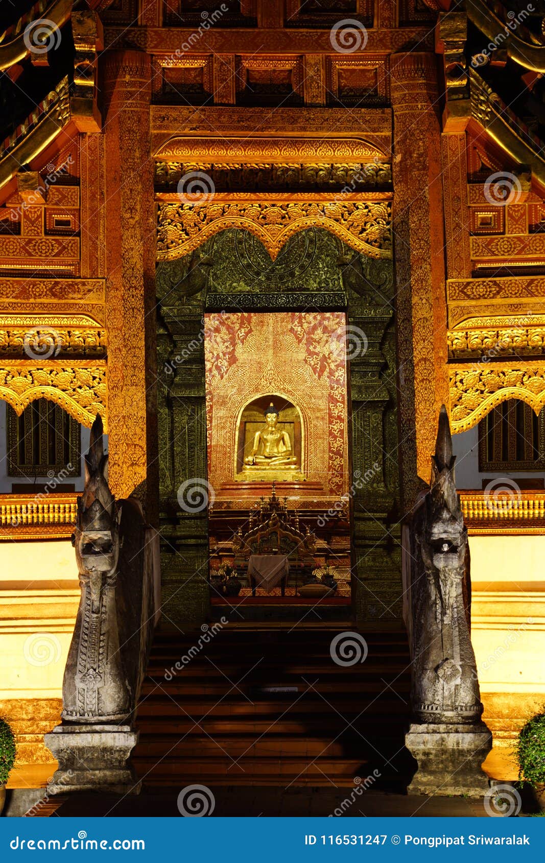 La Estatua Santa De Buda De Wat Phra Singh Imagen de archivo - Imagen ...