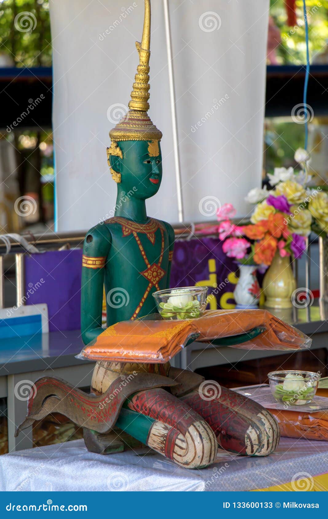 La Estatua Verde De INDRA De Dios Imagen de archivo - Imagen de ...