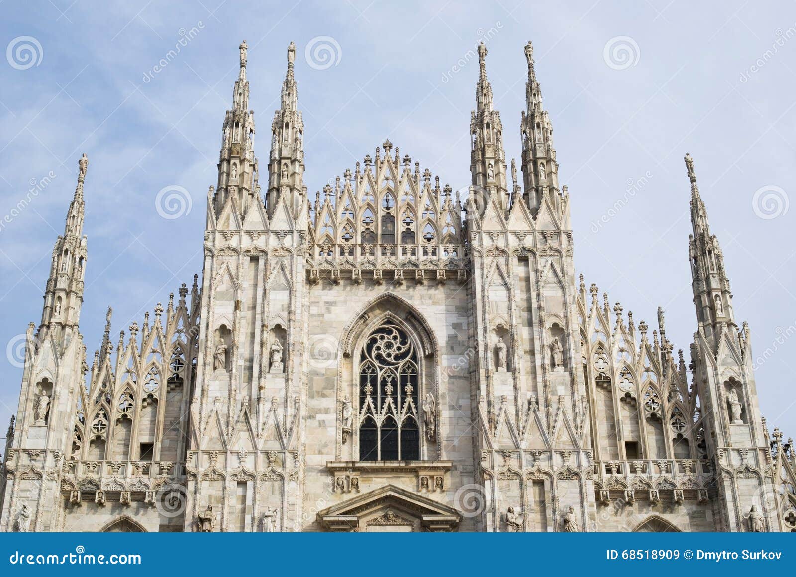 La Facciata Gotica Di Milan Cathedral Immagine Stock - Immagine di ...