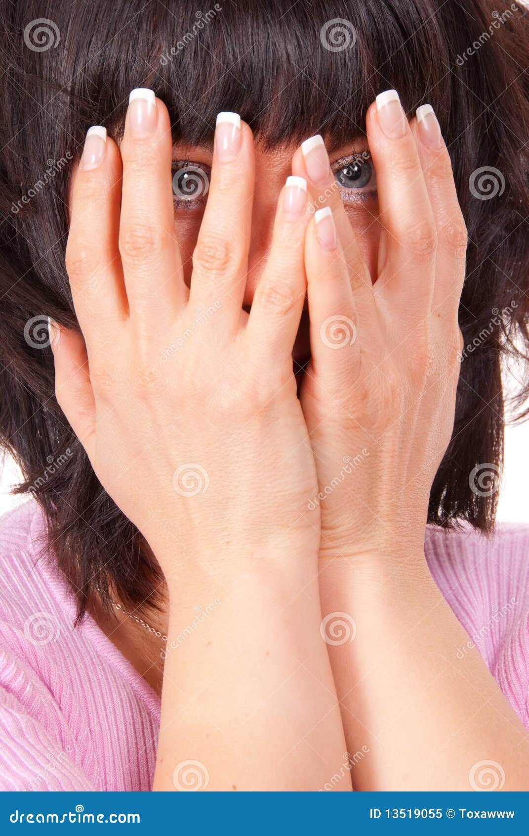 La femme cache son visage image stock. Image du brune - 13519055
