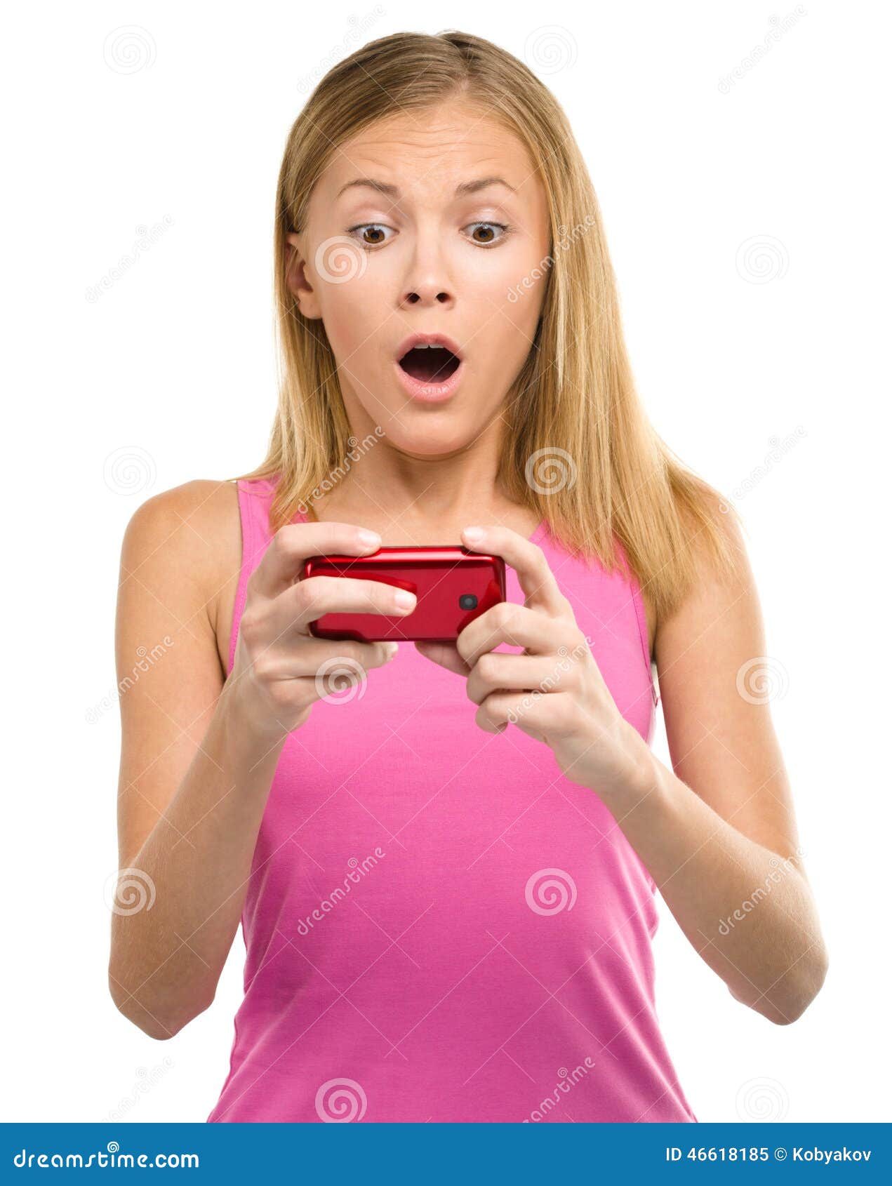 La Fille De Jeune Adolescent Lit Le Message De Sms Image stock - Image ...
