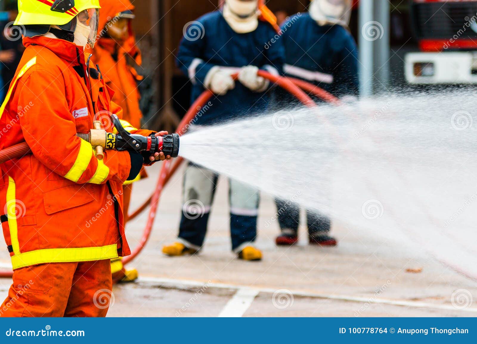 La Formation Du Sapeur-pompier Image stock éditorial - Image du urgence ...