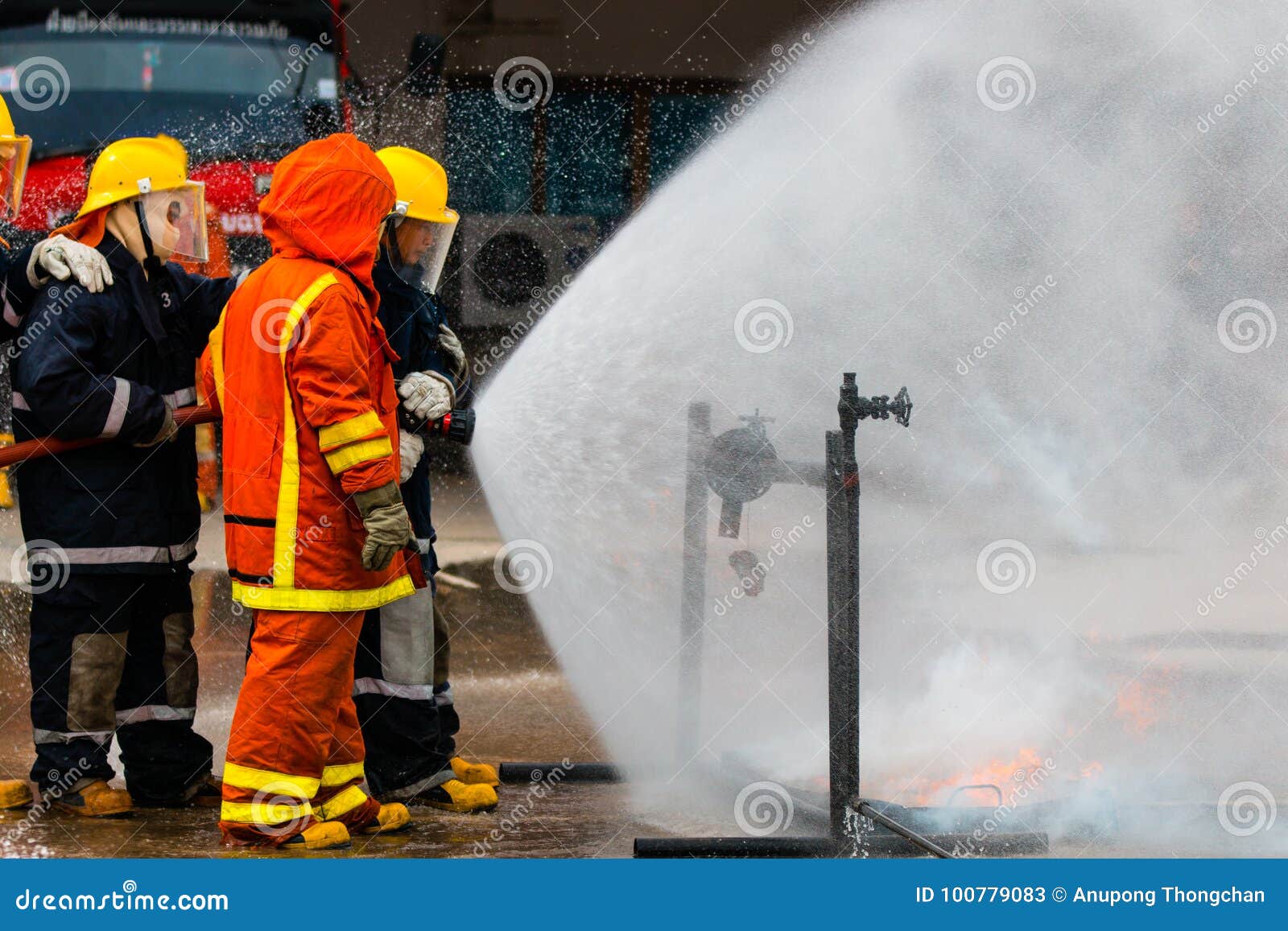 La Formation Du Sapeur-pompier Photo stock éditorial - Image du ...