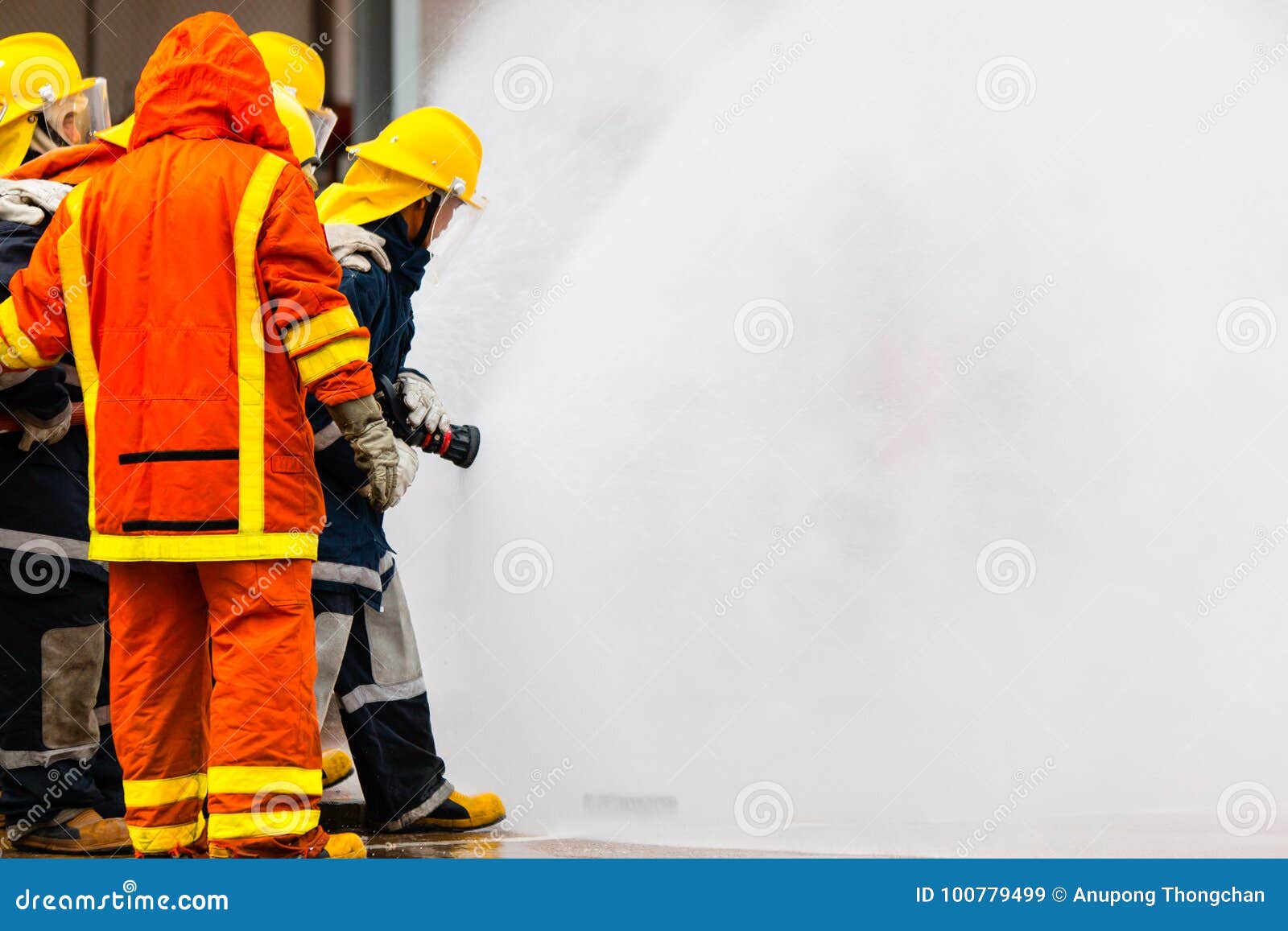 La Formation Du Sapeur-pompier Image stock éditorial - Image du copain ...