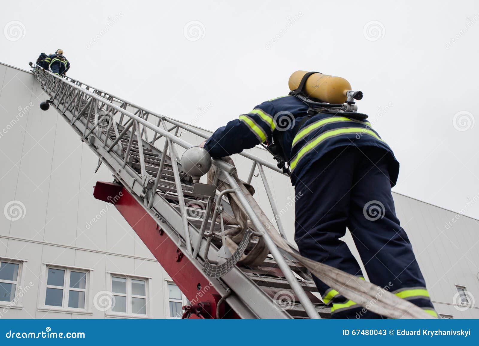 La Formation Du Sapeur-pompier Photo stock éditorial - Image du ...
