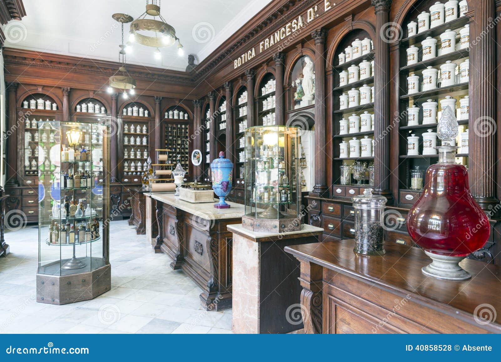 La Francesa de Botica foto de stock editorial. Imagem de droga - 40858528