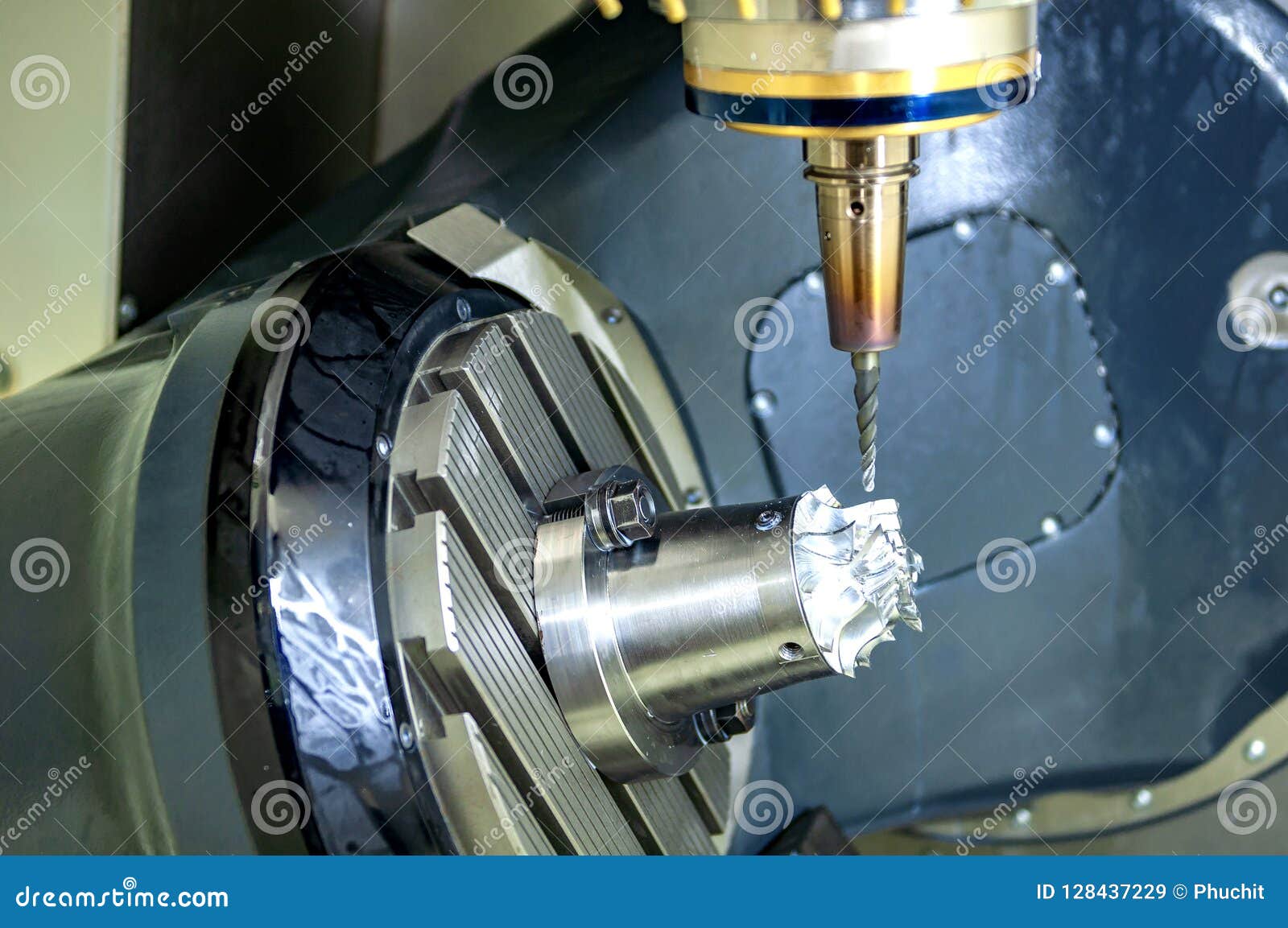 La Fresadora Del CNC De 5 Ejes Imagen de archivo - Imagen de automotor ...