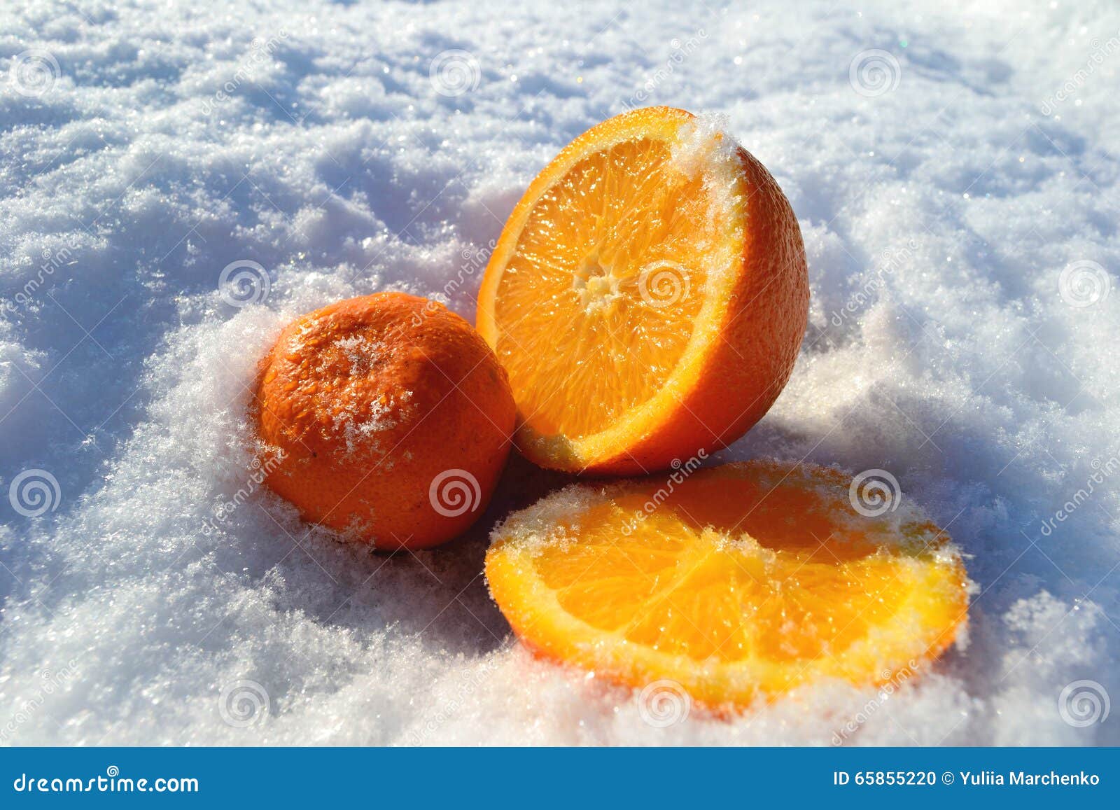 La fruta en la nieve foto de archivo. Imagen de fruta - 65855220