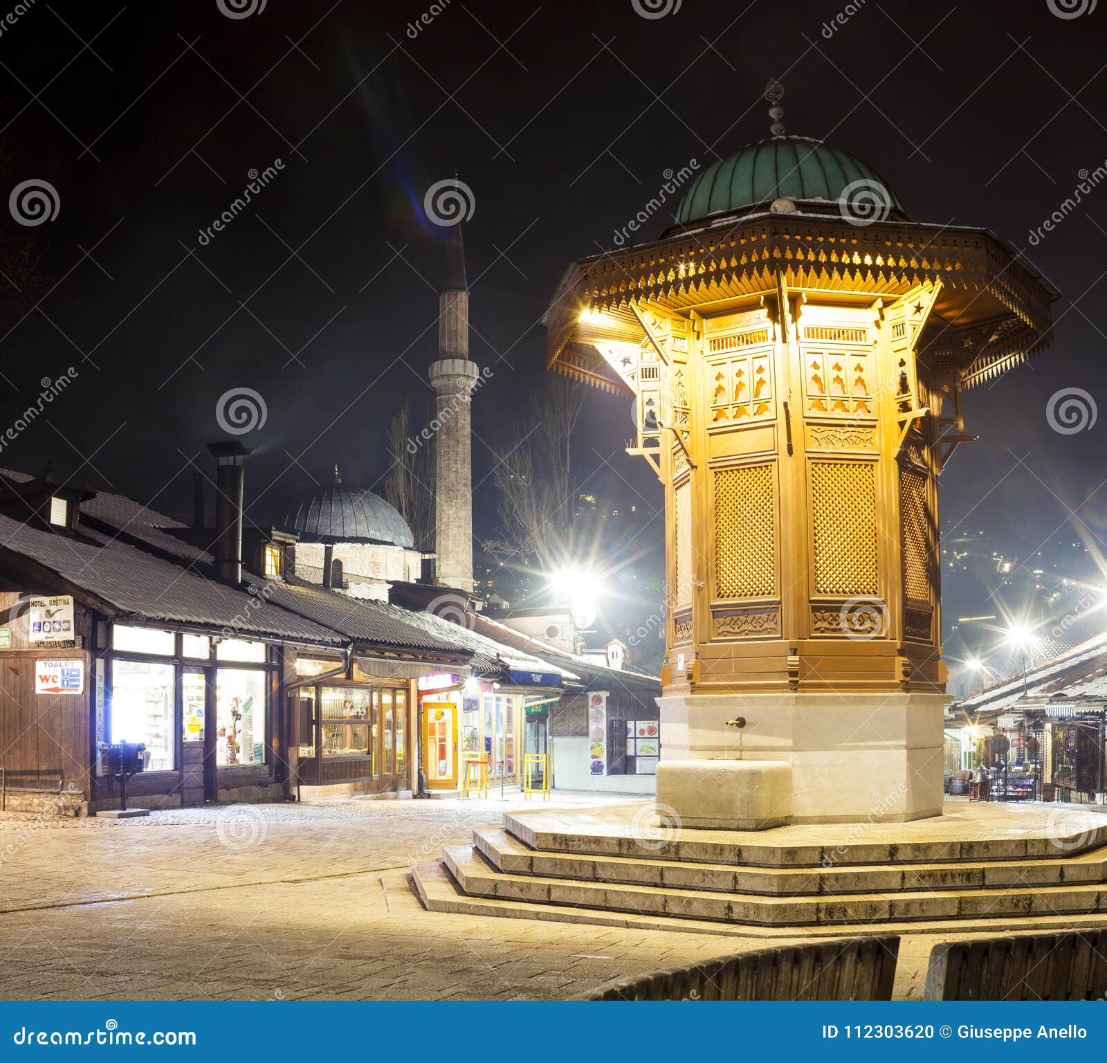 La Fuente De Madera De Sebilj, Sarajevo Imagen editorial - Imagen de ...