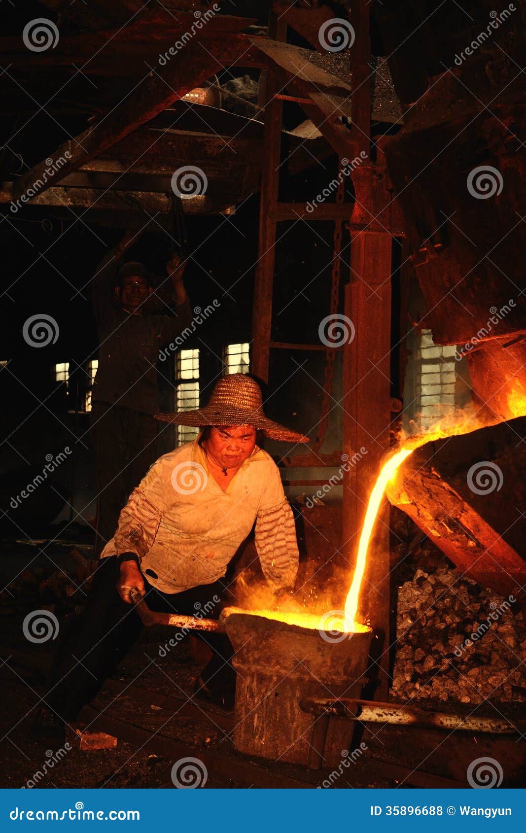 La fundición original foto de archivo editorial. Imagen de caliente ...
