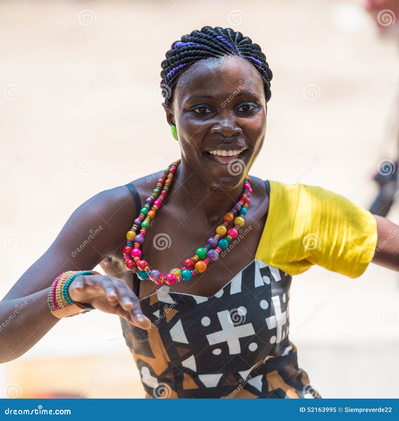 La gente in ANGOLA, LUANDA immagine editoriale. Immagine di colorato ...
