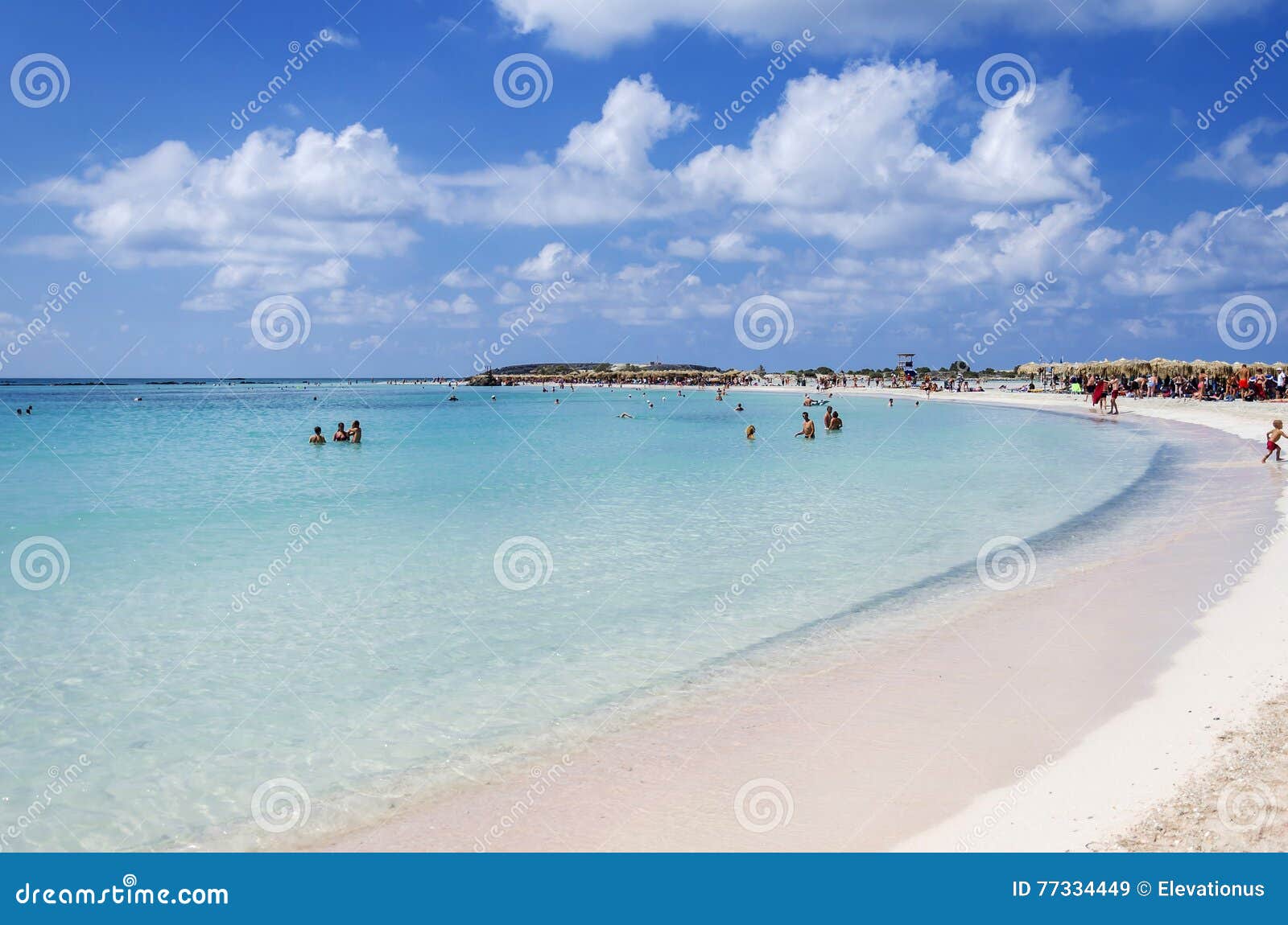 La Gente Gode Di Un Giorno Soleggiato Sulla Spiaggia Di Elafonisi in ... La Gente Gode Di Un Giorno Soleggiato Sulla Spiaggia Di Elafonisi in ...