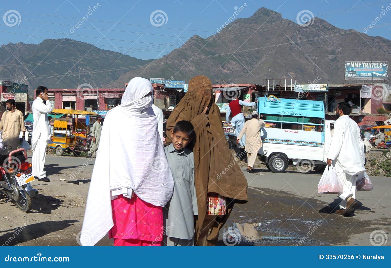 La gente nel Pakistan fotografia editoriale. Immagine di alimento ...