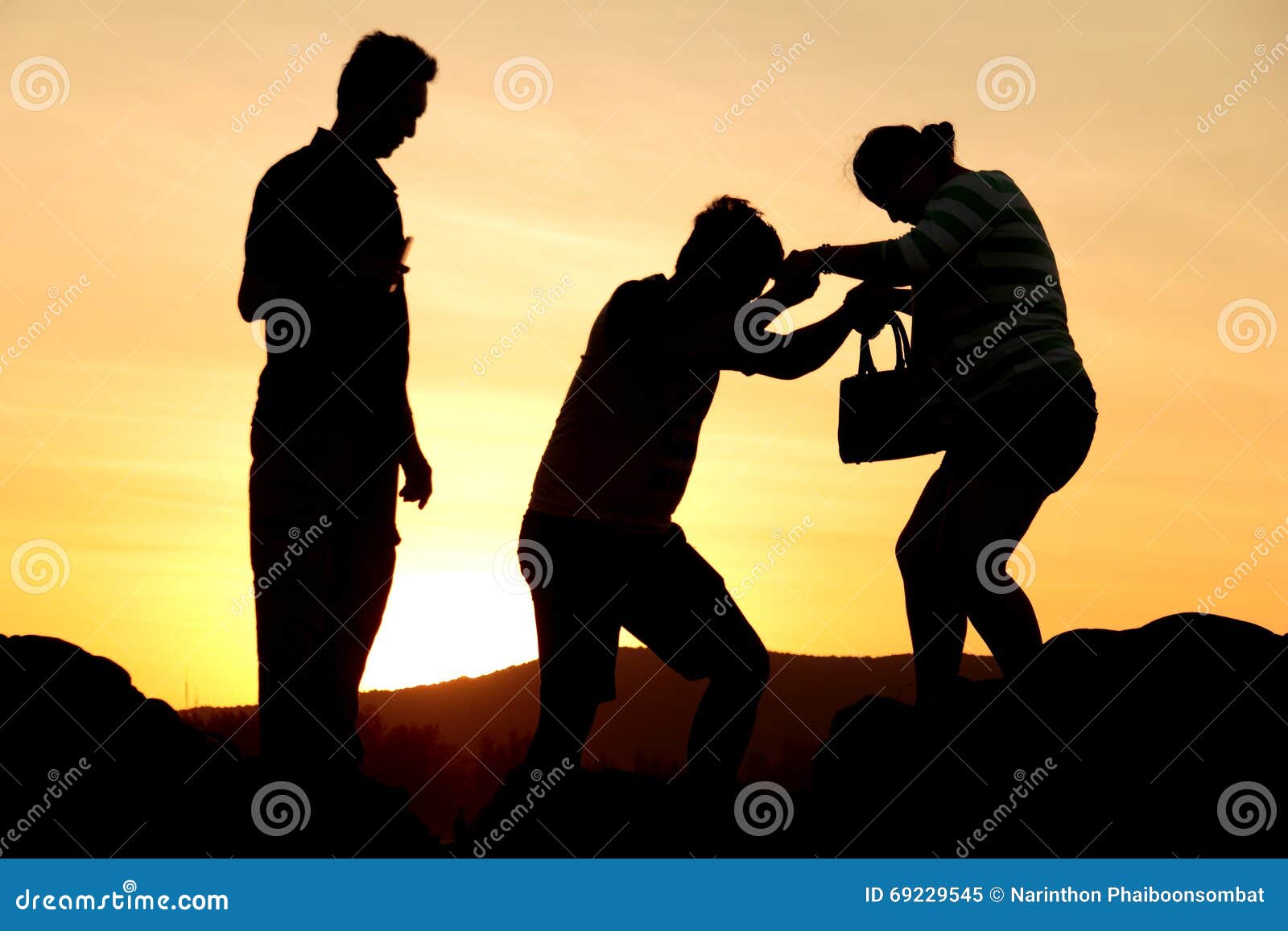 La gente puede ayudarse imagen editorial. Imagen de nube - 69229545