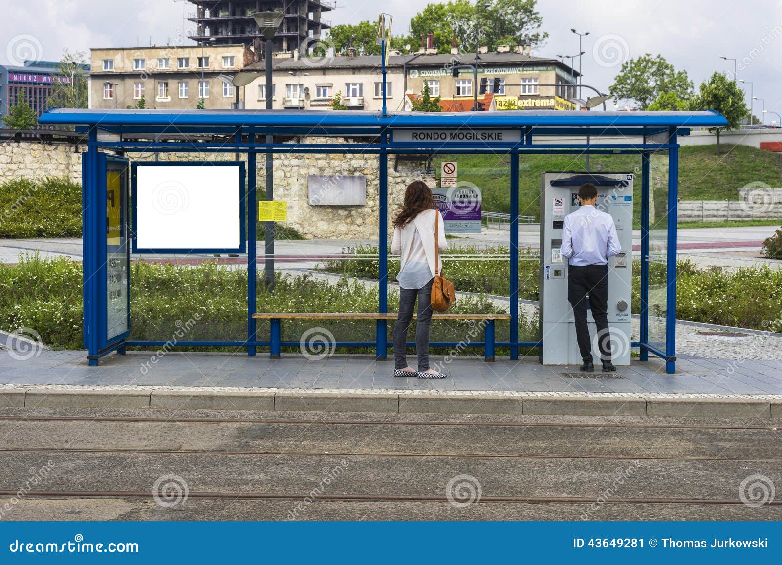 La Gente Sulla Fermata Dell'autobus Fotografia Editoriale - Immagine di ...