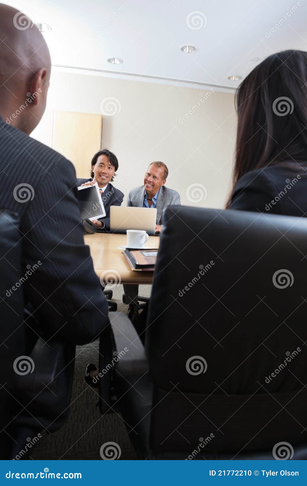 La Gente in Una Riunione D'affari Fotografia Stock - Immagine di etnia ...