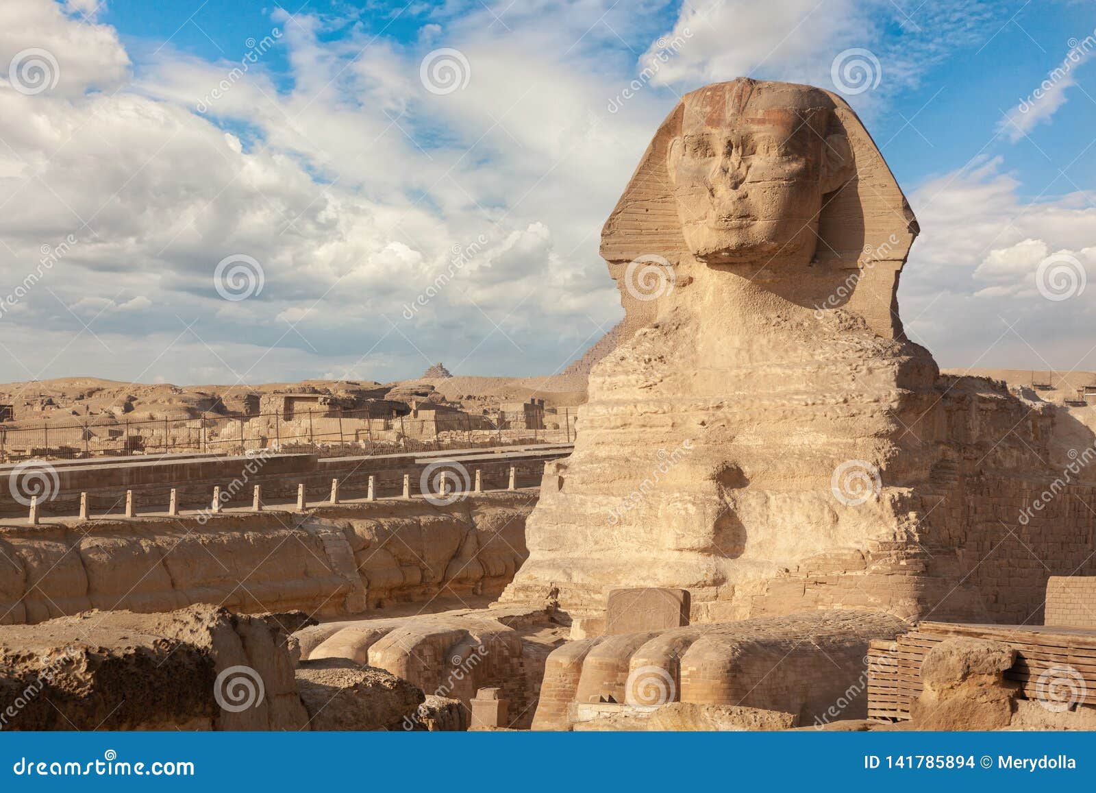 La gran esfinge en Giza foto de archivo. Imagen de turismo - 141785894