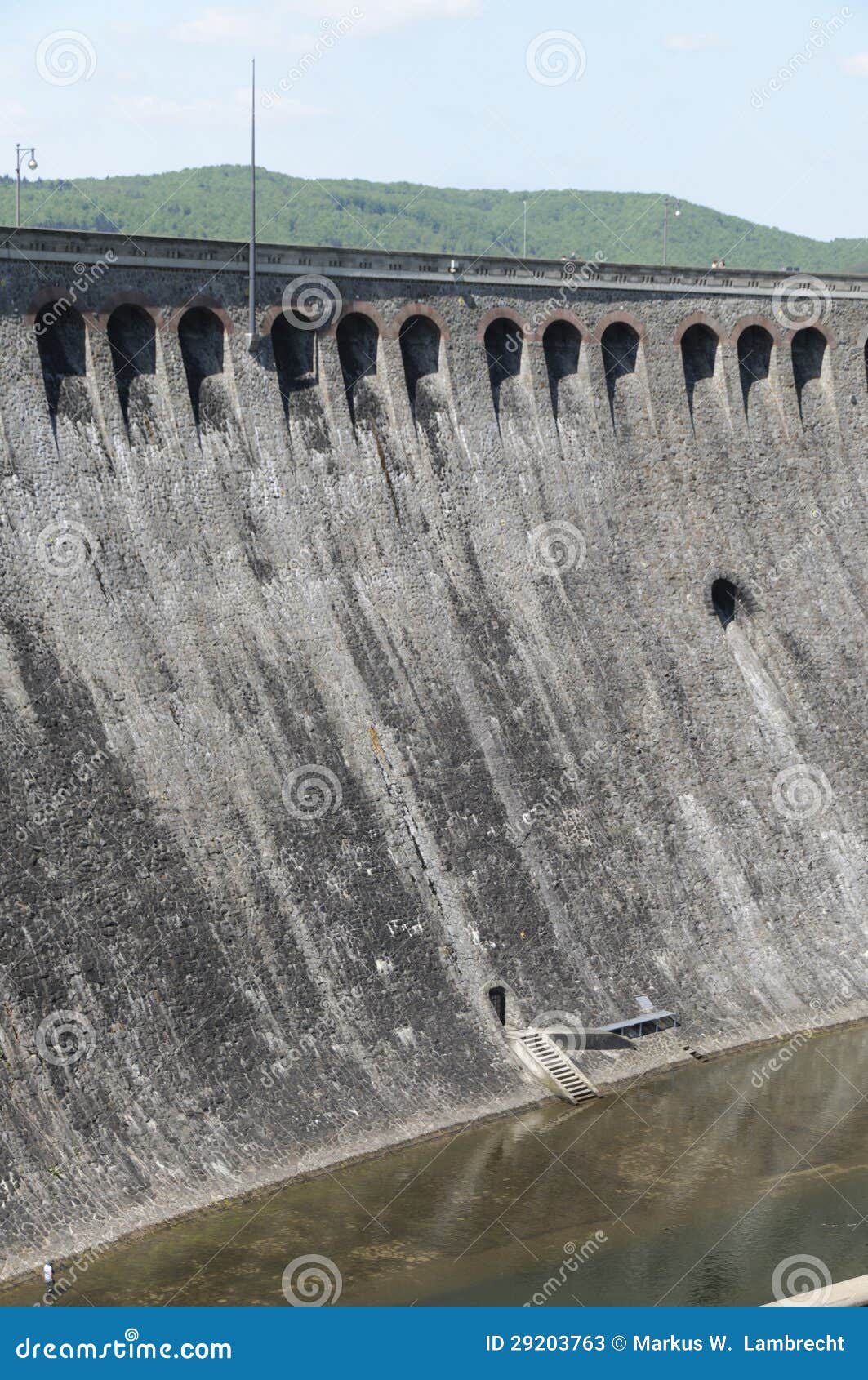 La Grande Diga Di Edersee, Germania Immagine Stock - Immagine di grigio ...