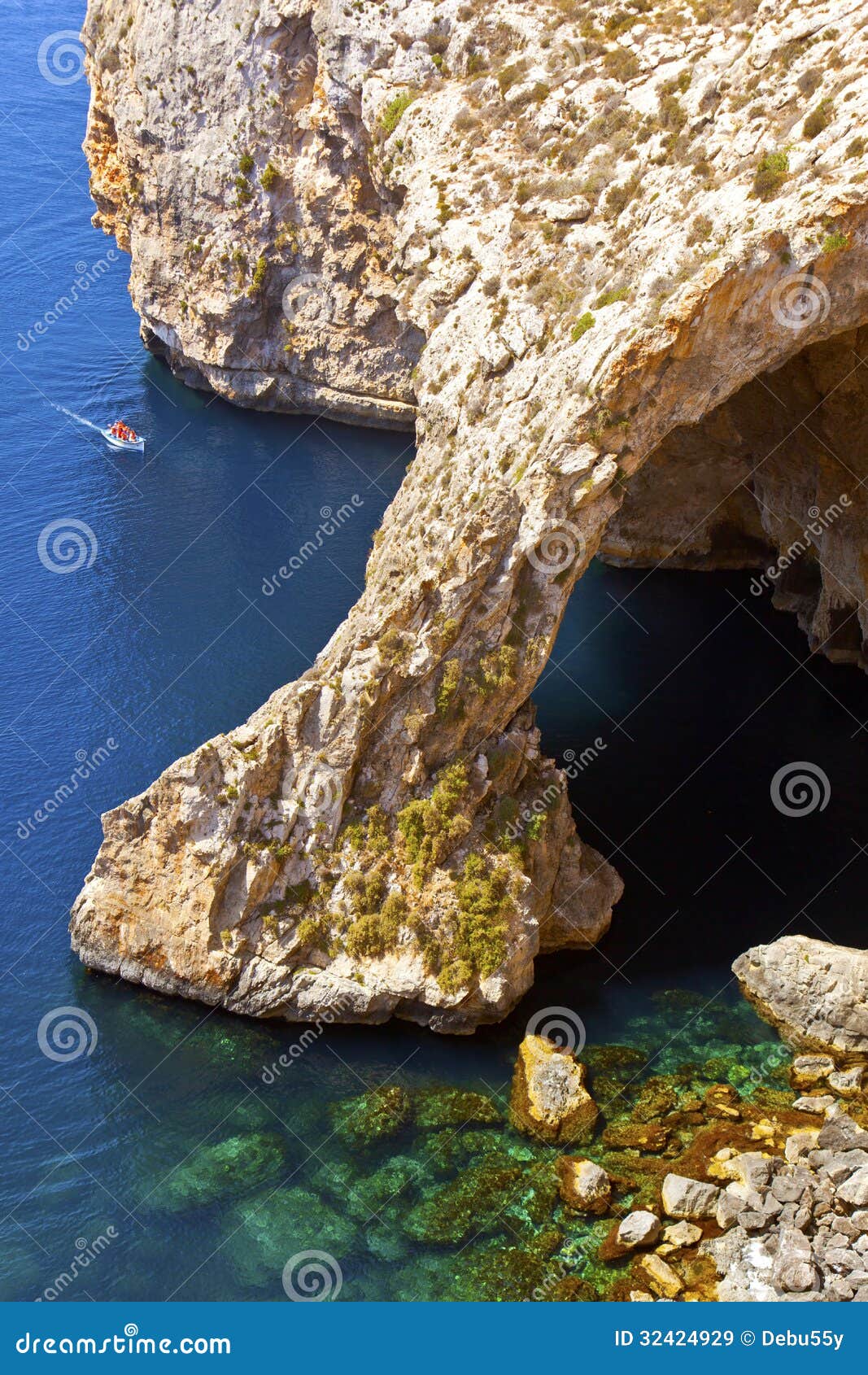 La Grotta Blu Sulla Costa Sudorientale Di Malta. Immagine Stock ...