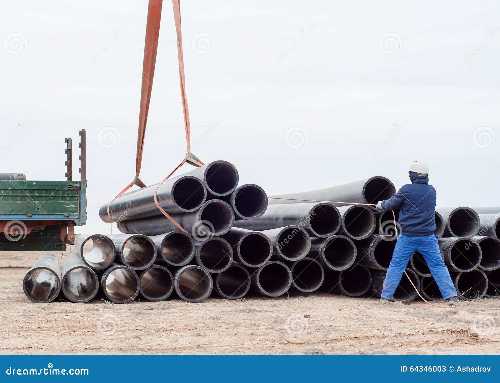 La Gru Funziona (scarico Dei Tubi) Immagine Stock - Immagine di ...