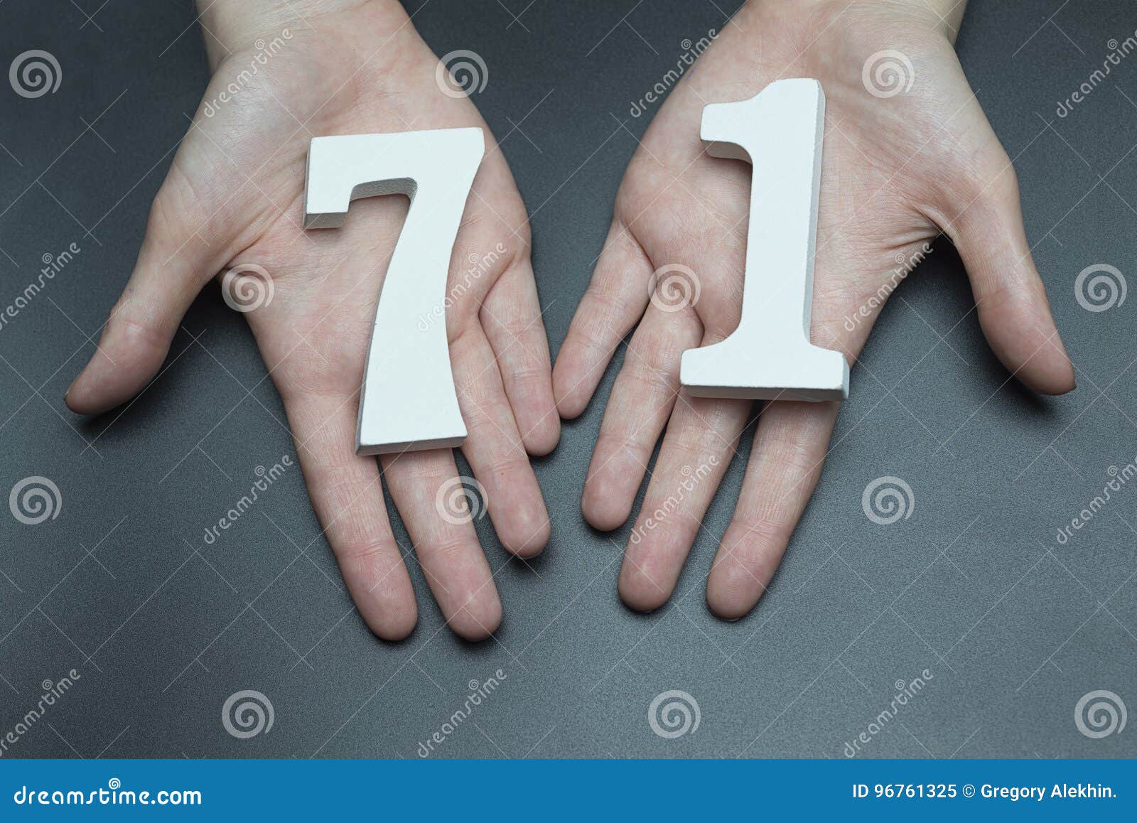 A La Hembra Da La Figura De Setenta Y Uno Imagen de archivo - Imagen de ...