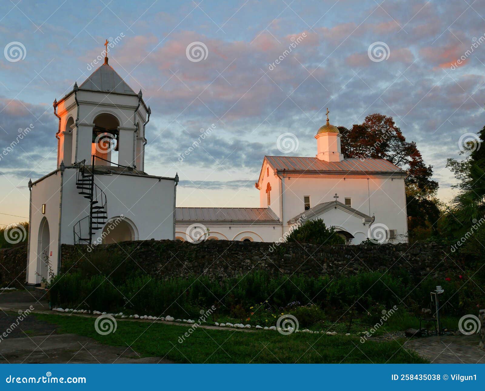 La Iglesia De La Ciudad De Ilor . Iglesia Ortodoxa De Ilori Foto de ...