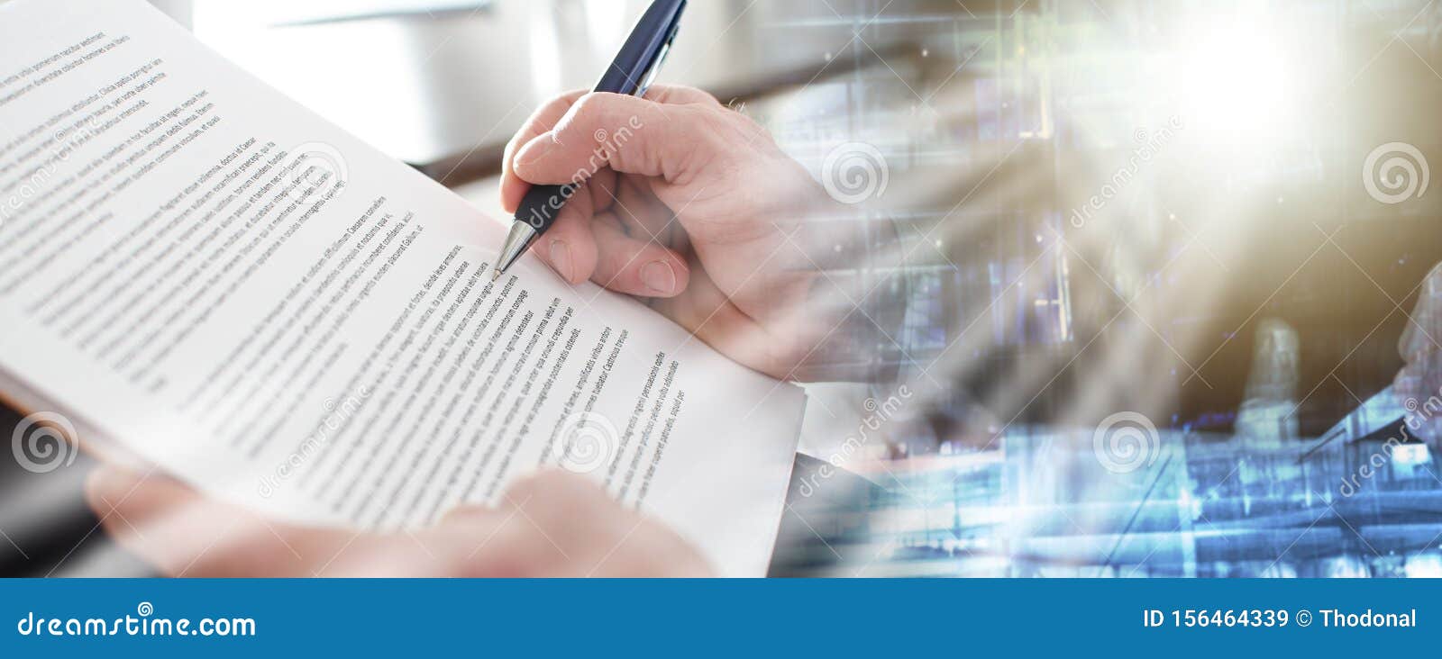 La Lecture Des Documents; Exposition Multiple Image stock - Image du ...